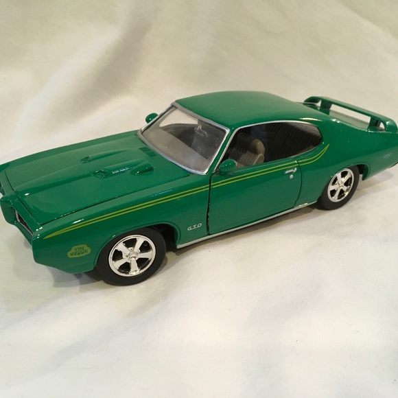 Red Box | Other | 24 Diecast Red Box Toy Factory 1969 Pontiac Green Gto ...